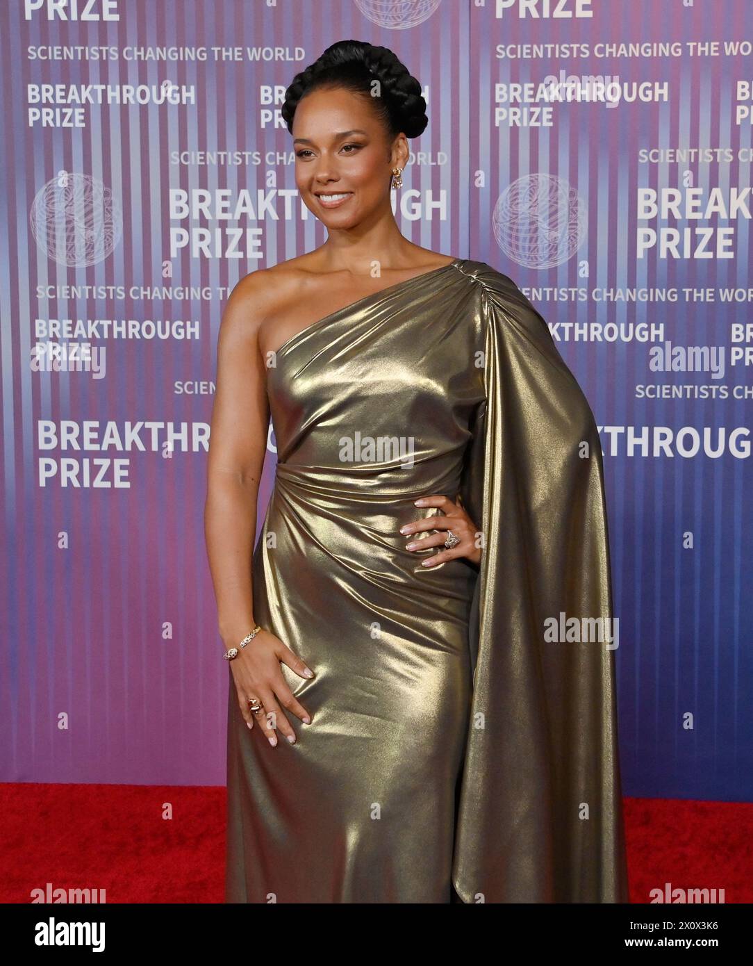 Alicia Keys attends the 10th annual Breakthrough Prize ceremony at the ...