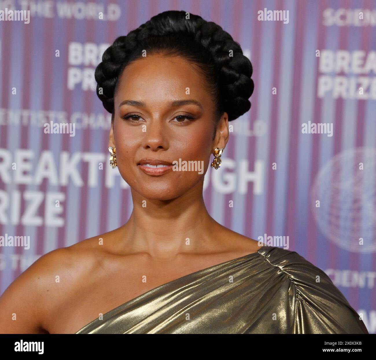 Alicia Keys attends the 10th annual Breakthrough Prize ceremony at the ...