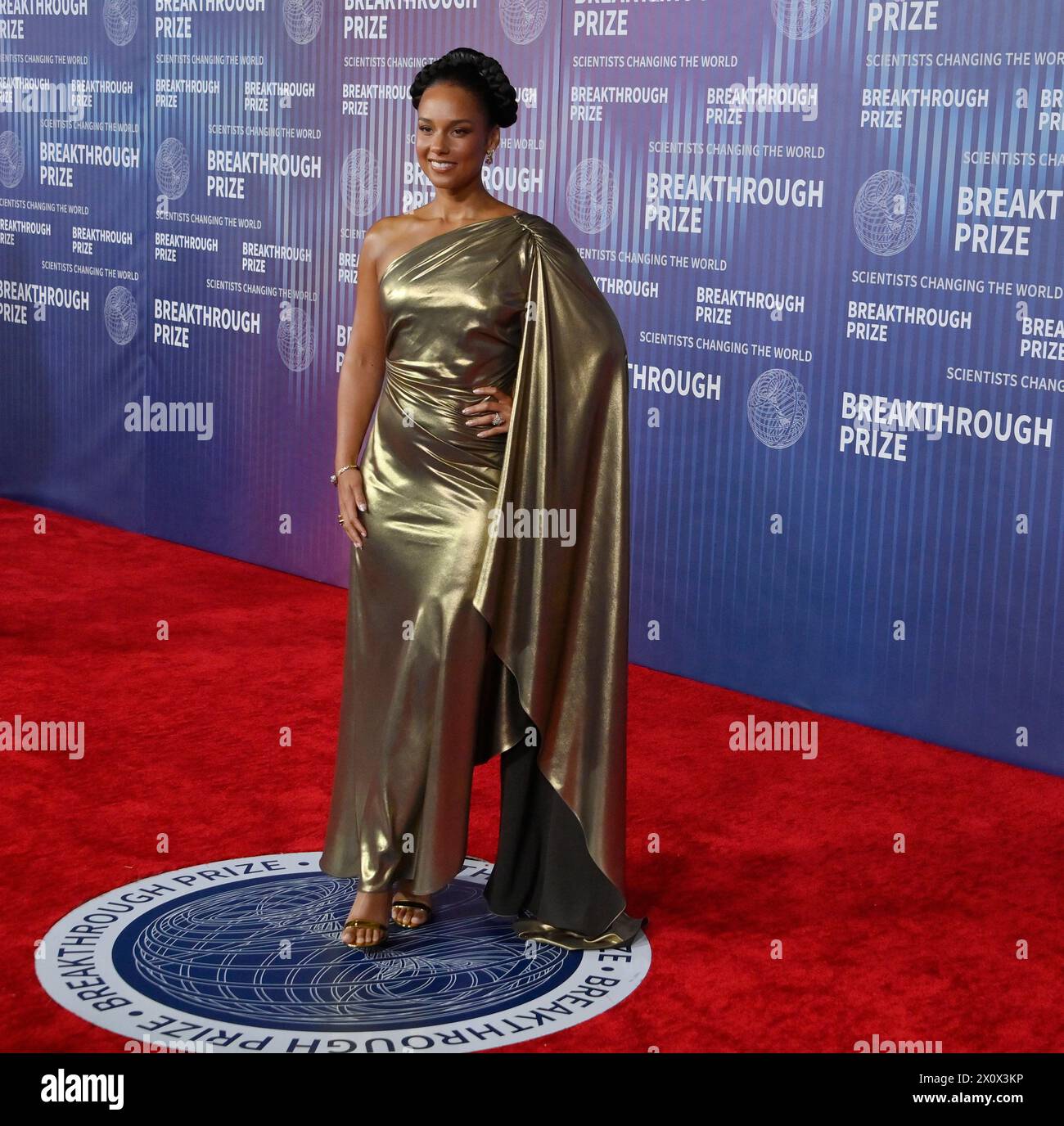 Alicia Keys attends the 10th annual Breakthrough Prize ceremony at the ...