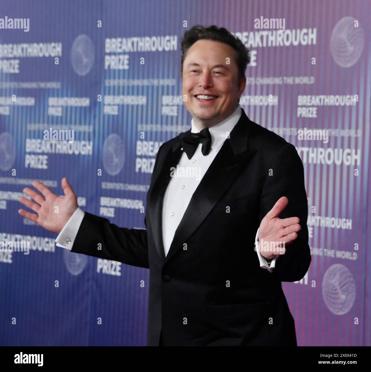 Elon Musk attends the 10th annual Breakthrough Prize ceremony at the ...