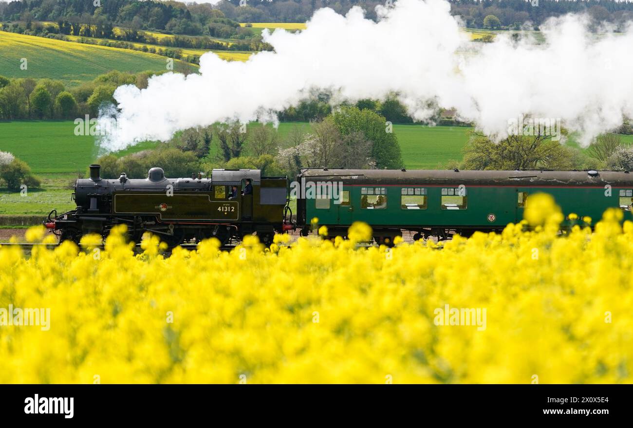 British Railways Ivatt Class 2MT Tank Engine number 41312 travels along ...