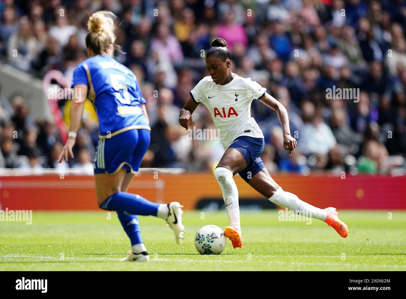 Tottenham Hotspur's Jessica Naz (right) in action with Leicester City's ...