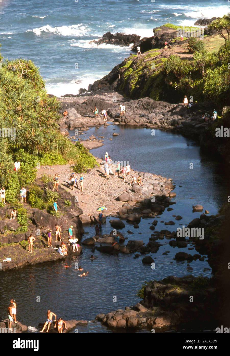 Maui, Hawaii, U.S.A., approx. 1993. People at the popular Pools of ‘Ohe ...