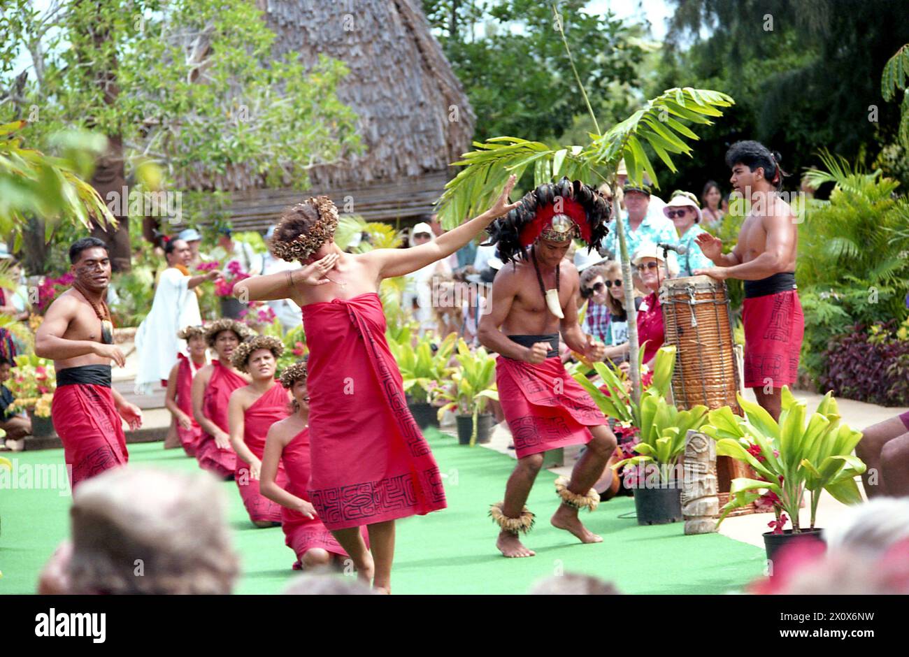 Hawaii, U.S.A., approx. 1993. Touristic show with local people wearing ...