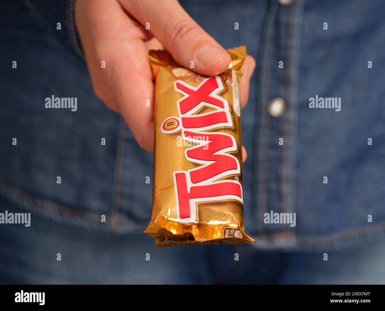Twix chocolate 2024 hi-res stock photography and images - Alamy