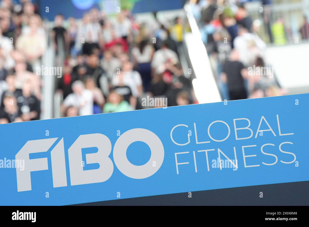 Fitnessmesse FIBO 2024 Zahlreiche Besucherinnen und Besucher stroehmen ...