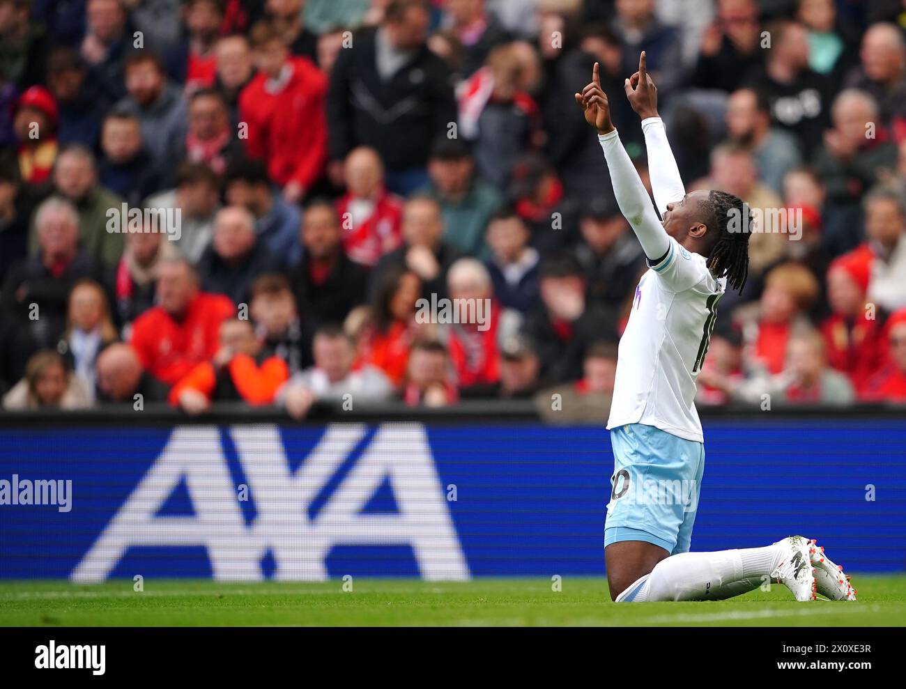 Crystal Palace's Eberechi Eze celebrates scoring their side's first ...