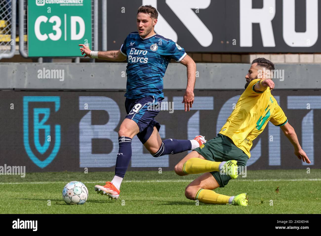 SITTARD, NETHERLANDS - APRIL 14: Santiago Gimenez of Feyenoord is ...