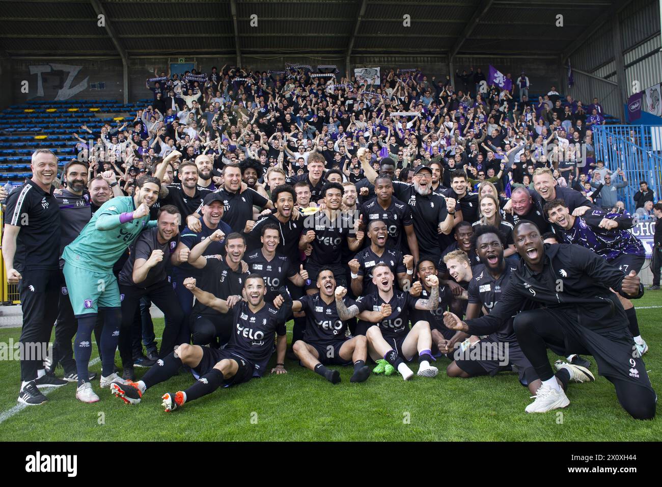 Beerschot players and staff celebrate after a soccer match between SK ...