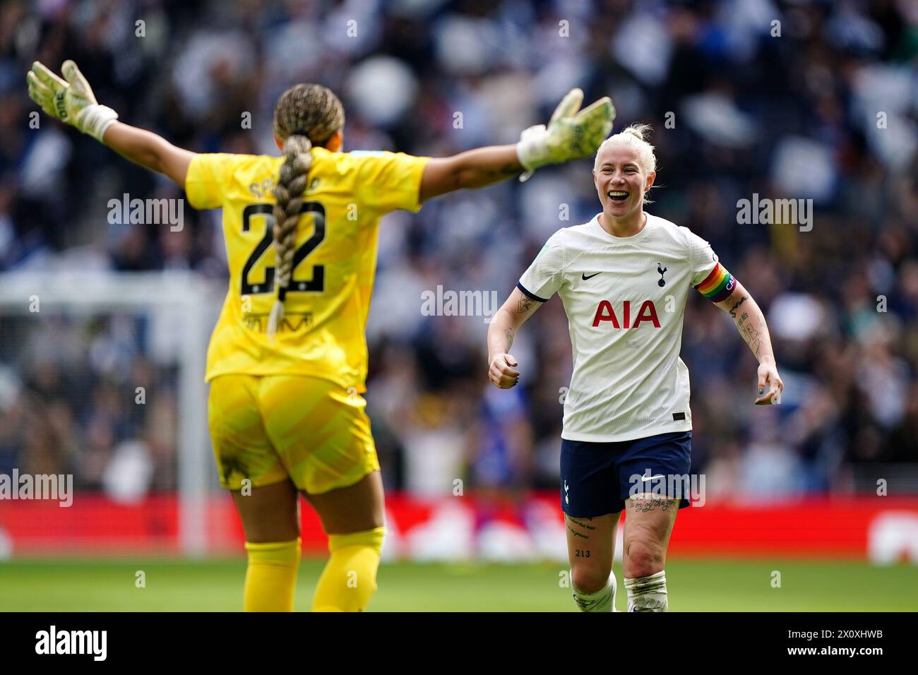 Tottenham Hotspur's Bethany England and Rebecca Spencer (left ...