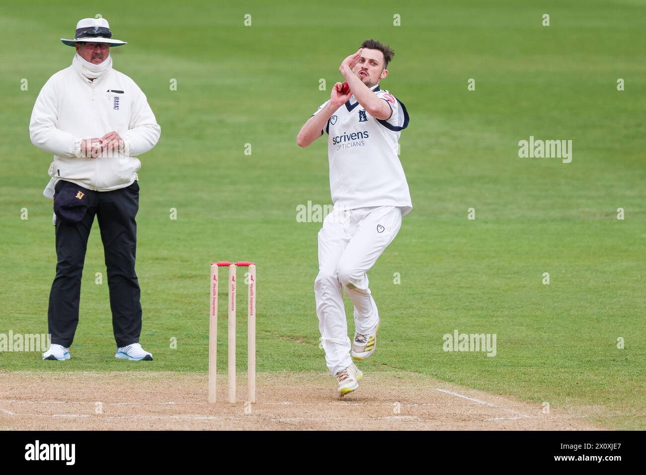 Warwickshire's Ed Barnard begins his afternoon bowling spell during Day ...