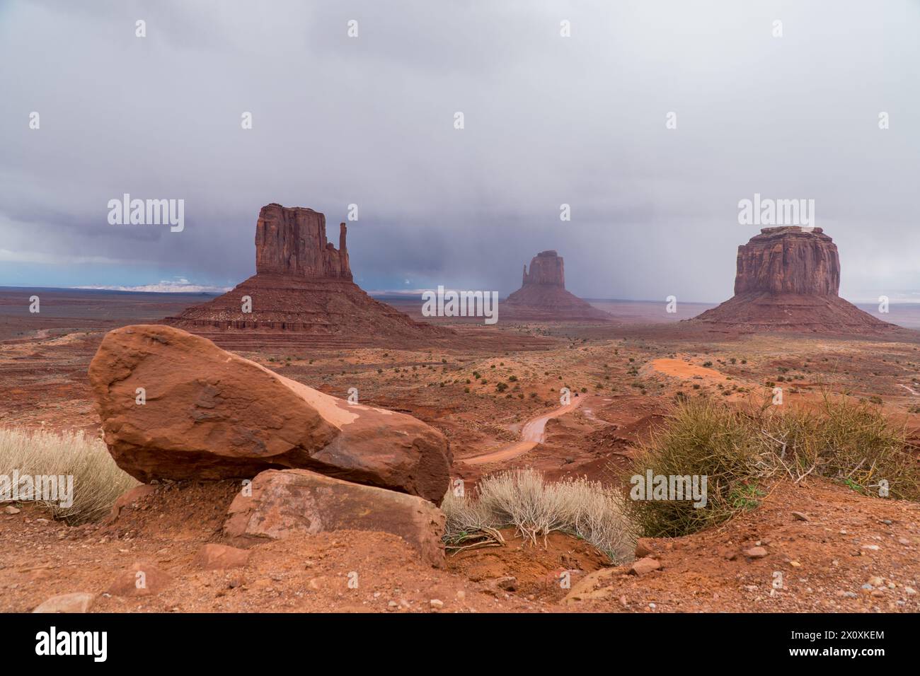 Monument valley in the rain, Arizona, USA Stock Photo - Alamy