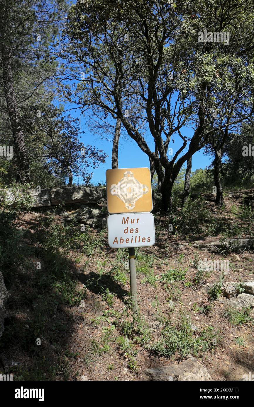 Reportage at Cornillon-Confoux : Gallo-Roman bee wall (Mur des abeilles ...