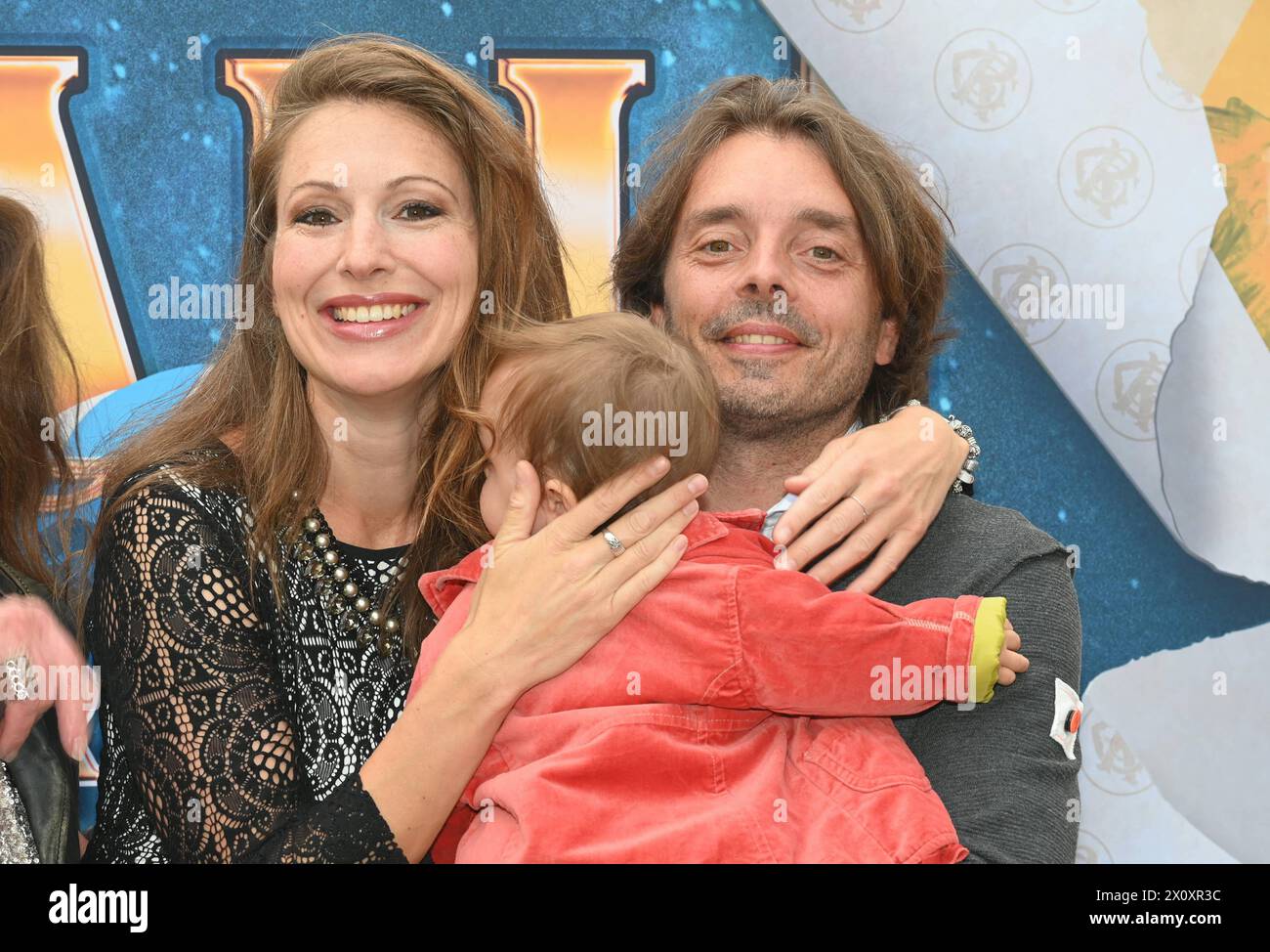 Moderatorin Mara Bergmann und ihr Mann Alexander Hoffmann kommt zur Premiere des Circus Roncalli ...