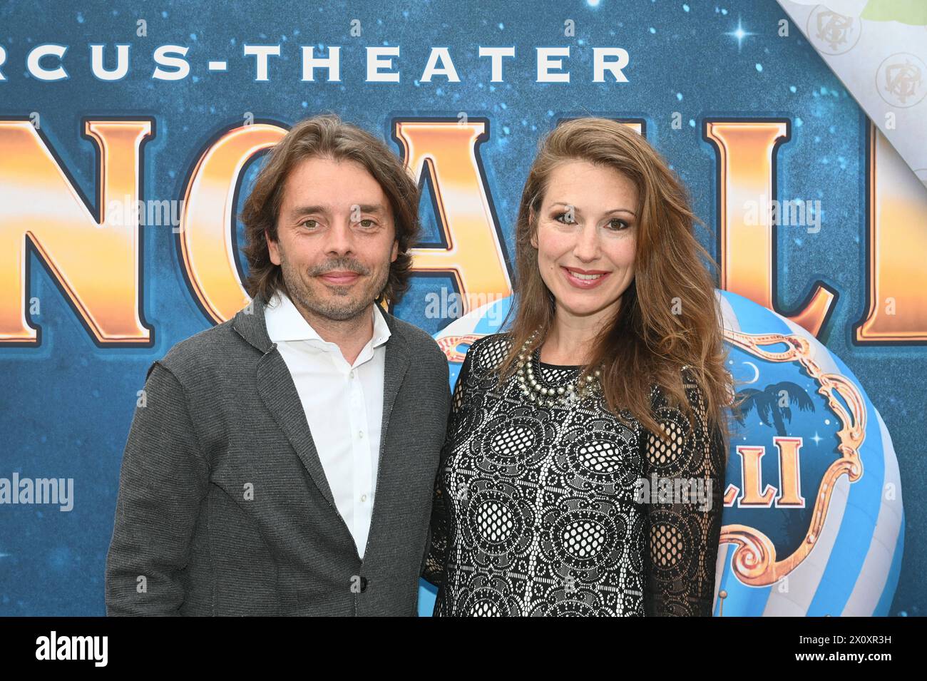 Moderatorin Mara Bergmann und ihr Mann Alexander Hoffmann kommt zur Premiere des Circus Roncalli ...