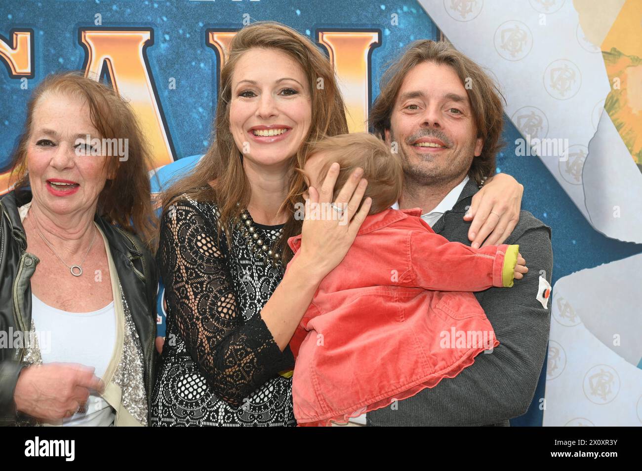 Moderatorin Mara Bergmann und ihr Mann Alexander Hoffmann kommt zur ...