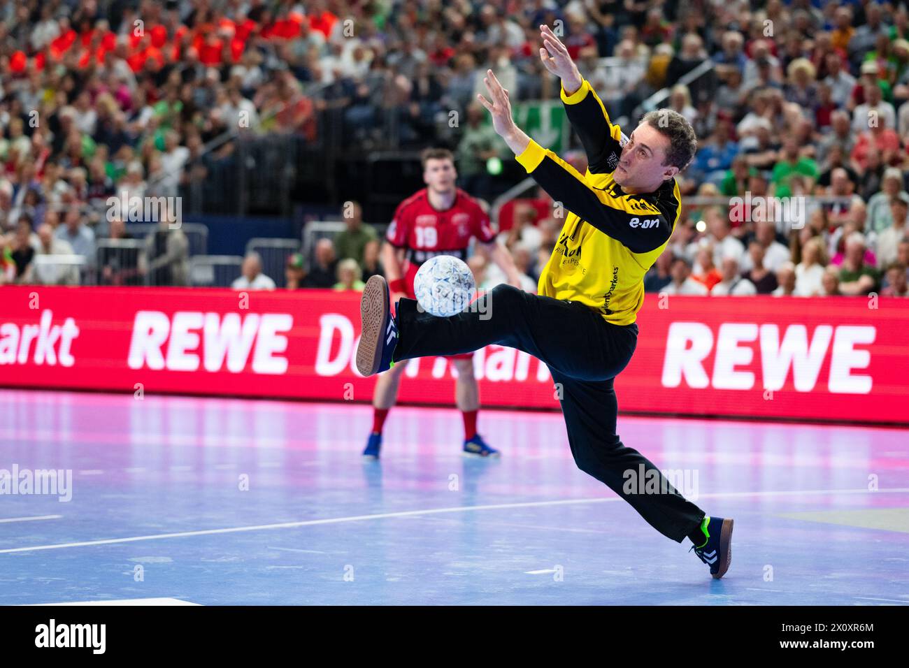 Cologne, Germany. 14th Apr, 2024. Handball: DHB Cup, SC Magdeburg - MT ...