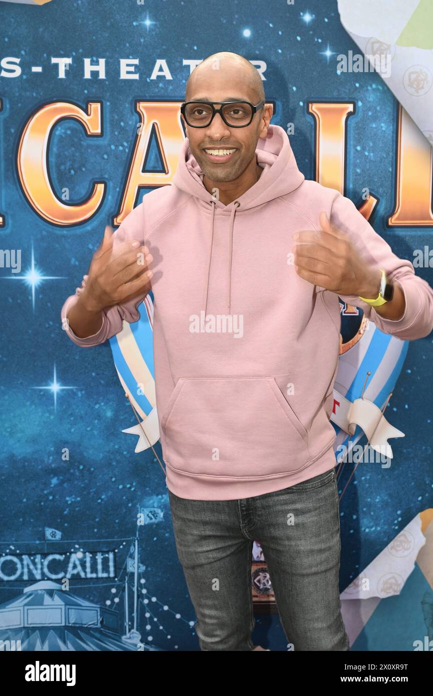 Moderator Amiaz Habtu kommt zur Premiere des Circus Roncalli ArtistArt ...