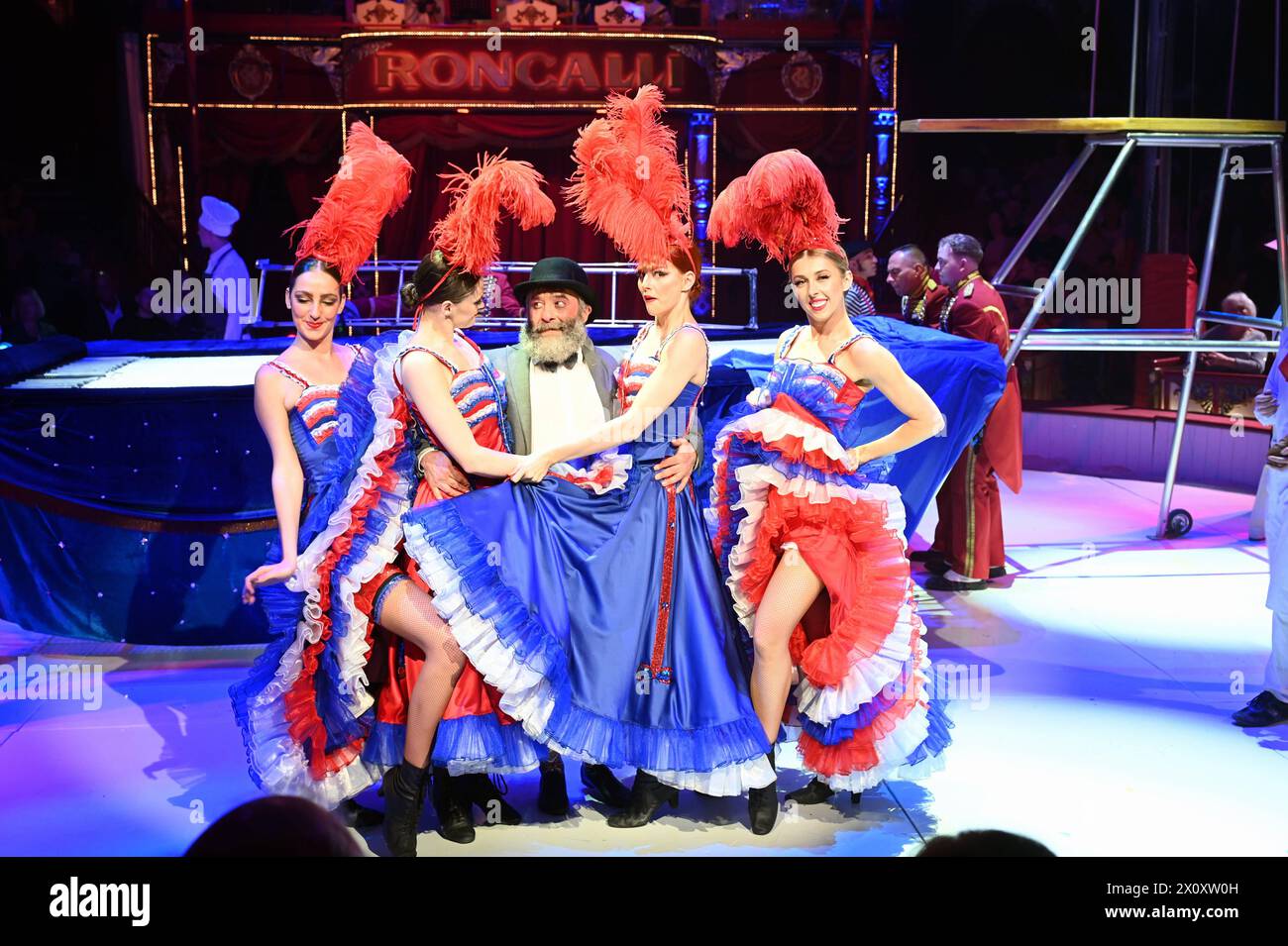 Professor Wacko, Slapstick Nummer am Trampolin und Tänzer und ...