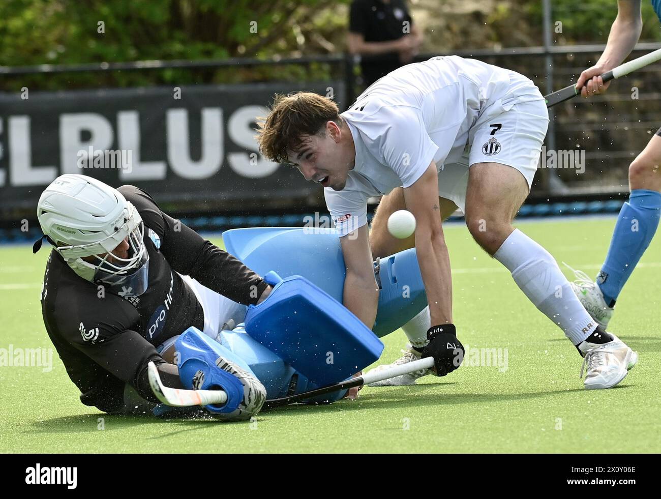 Braxgata's goalkeeper Lysander Burmann and Racing's Samuel Malherbe ...