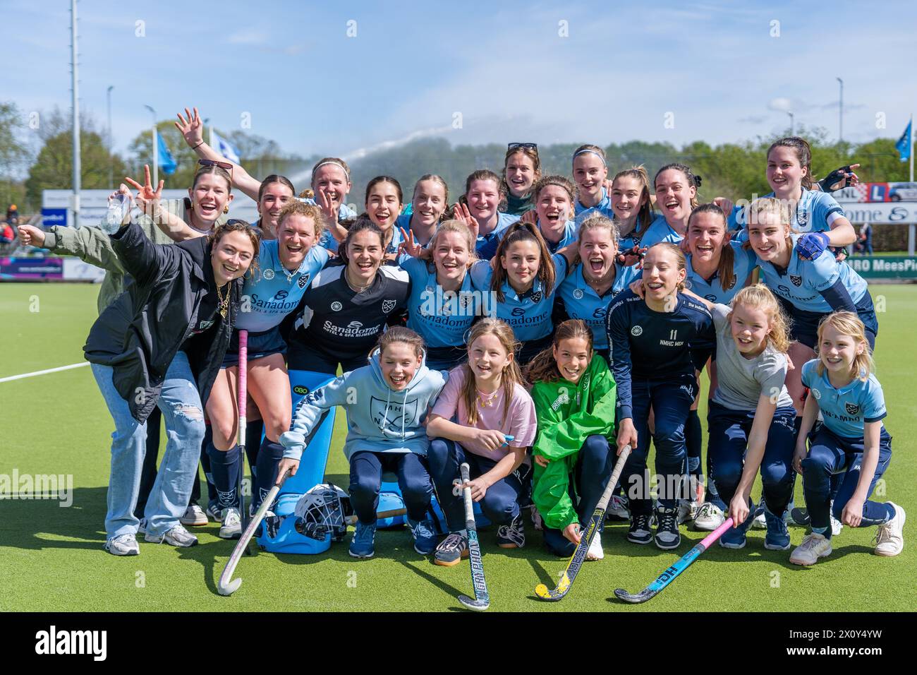 Veldhockey ring pass delft d1 hi-res stock photography and images - Alamy