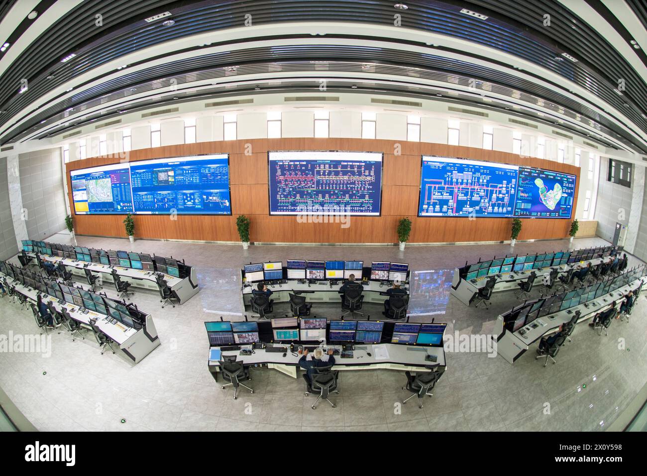 (240414) -- PANZHIHUA, April 14, 2024 (Xinhua) -- Technicians work at a ...