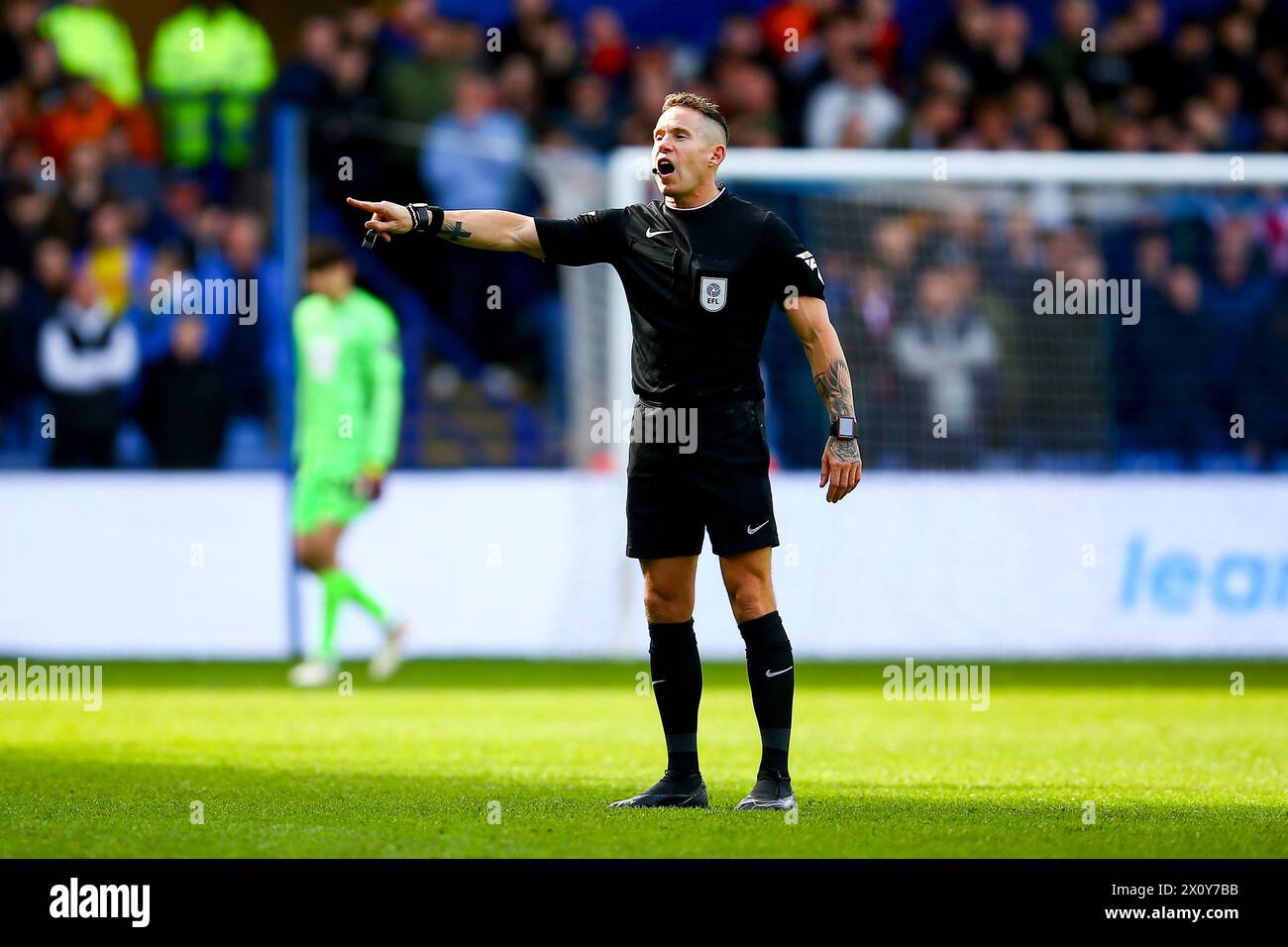 Hillsborough Stadium, Sheffield, England - 13th April 2024 Referee ...
