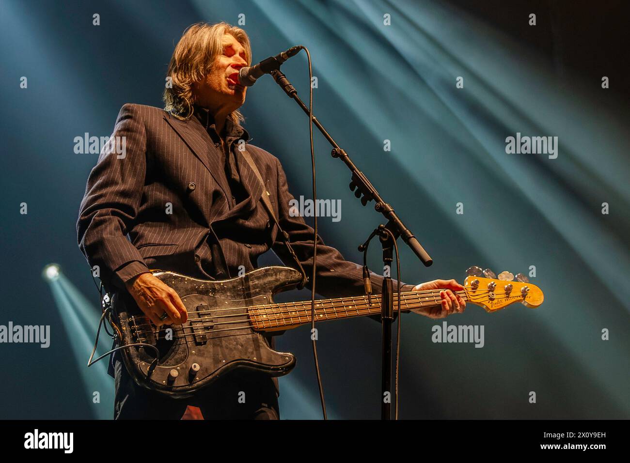 Singer with the rock group simple minds hi-res stock photography and ...