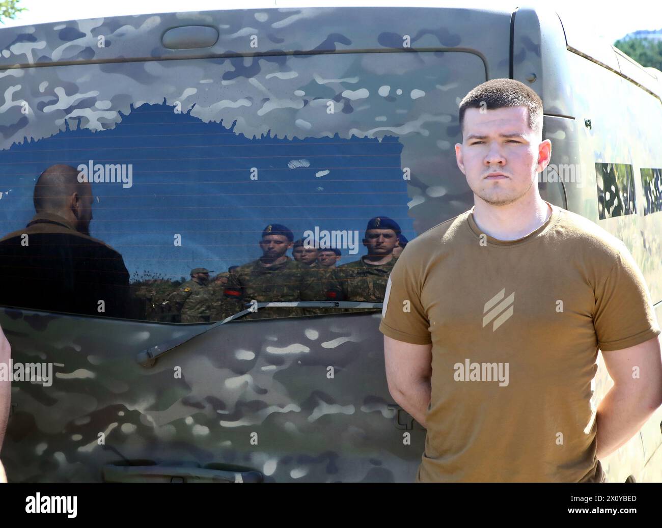 Non Exclusive: IRPIN, UKRAINE - APRIL 12, 2024 - Servicemen attend the funeral ceremony for the ...