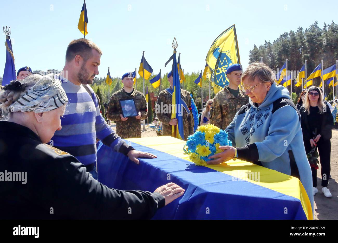 Non Exclusive: IRPIN, UKRAINE - APRIL 12, 2024 - Participants of the funeral ceremony for the ...