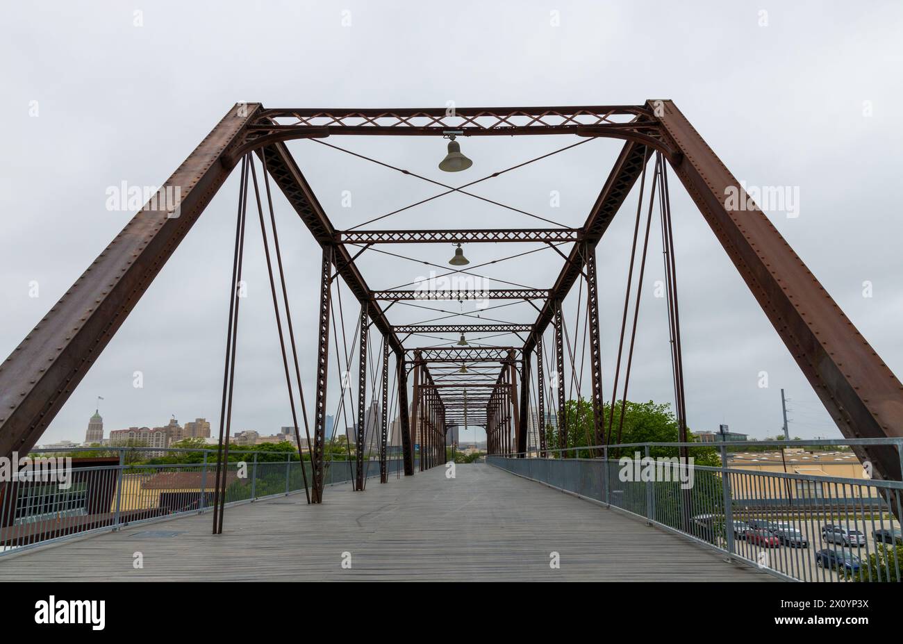 Hays Street pedestrian bridge in San Antonio, Texas Stock Photo - Alamy
