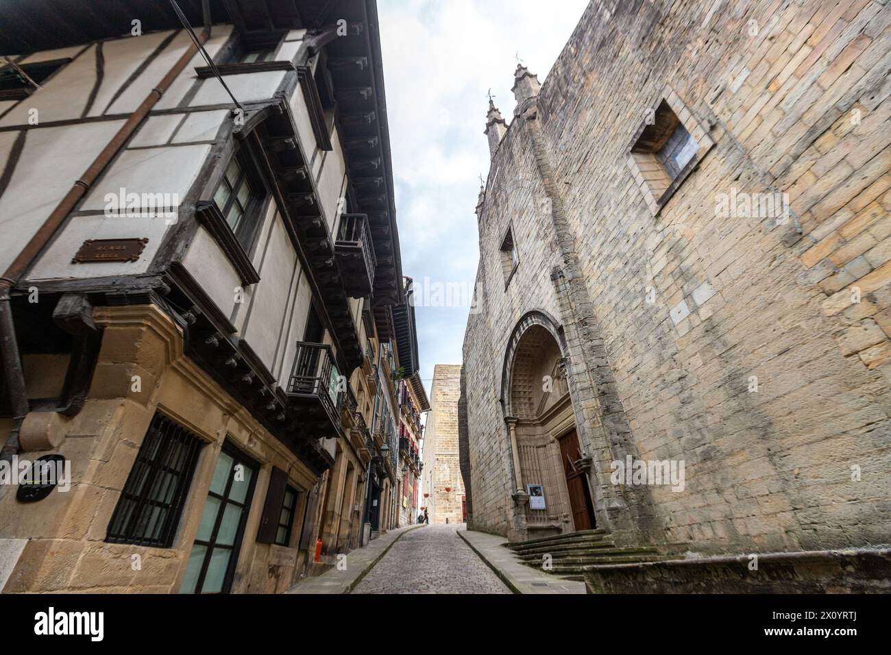 Church of Santa María de la Asunción y del Manzano, Nagusi Kalea ...