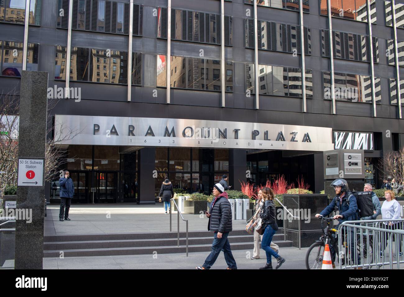 Paramount building new york hi-res stock photography and images - Alamy