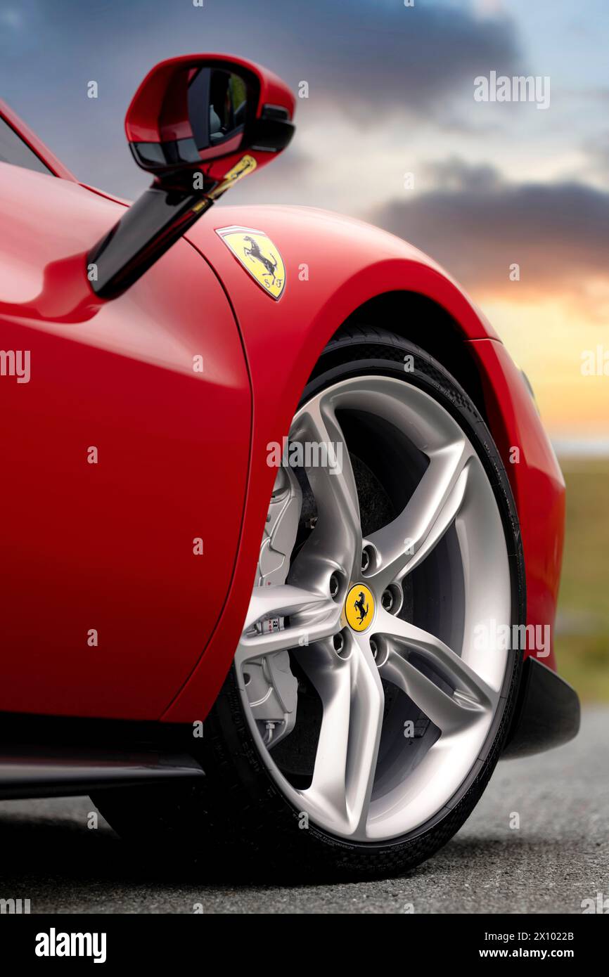 Ferrari Wheel detail Stock Photo - Alamy