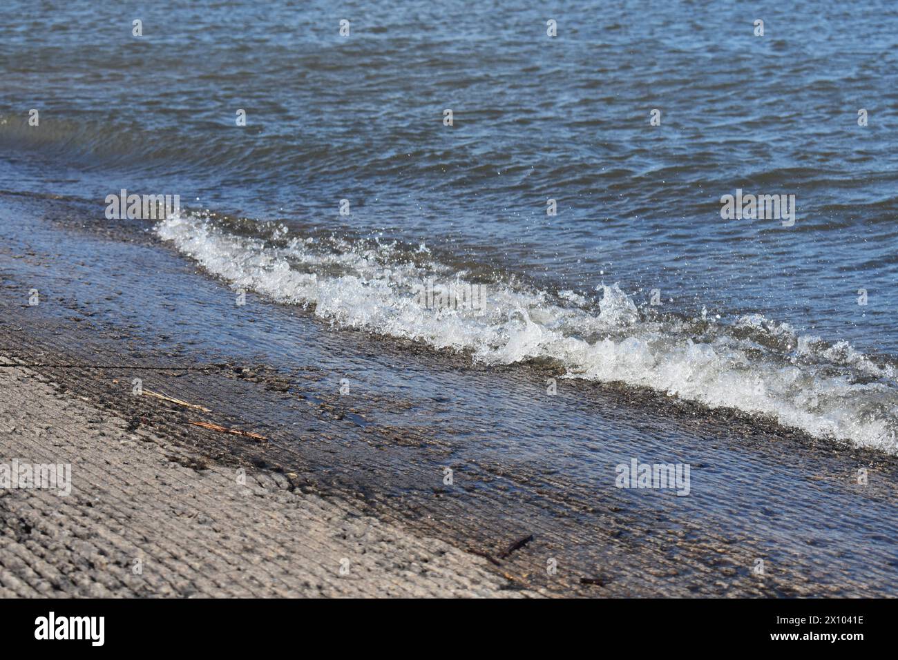 Wave hitting boat hi-res stock photography and images - Alamy