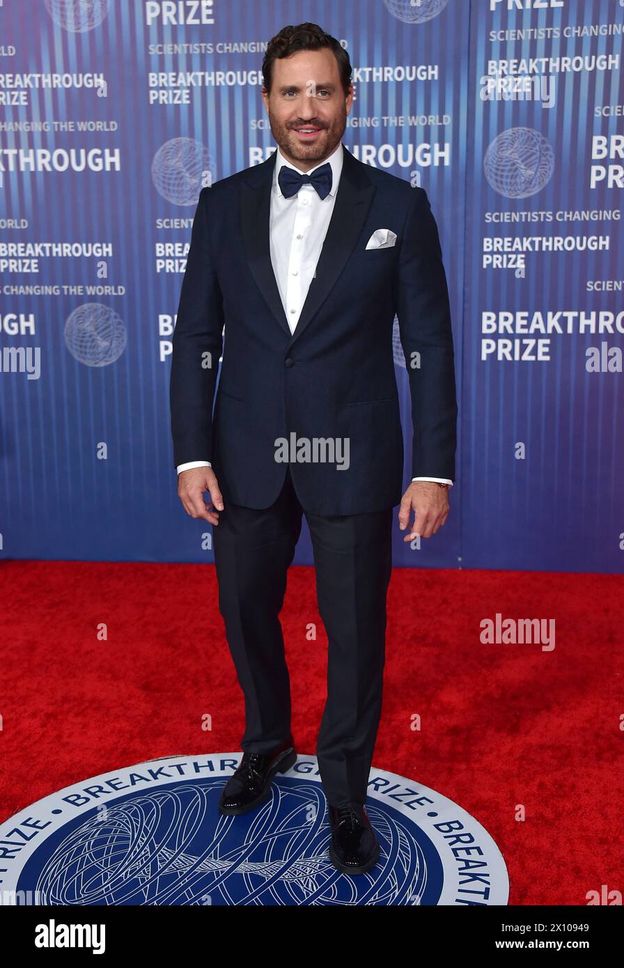 Edgar Ramirez arrives at the 10th Breakthrough Prize Ceremony on ...