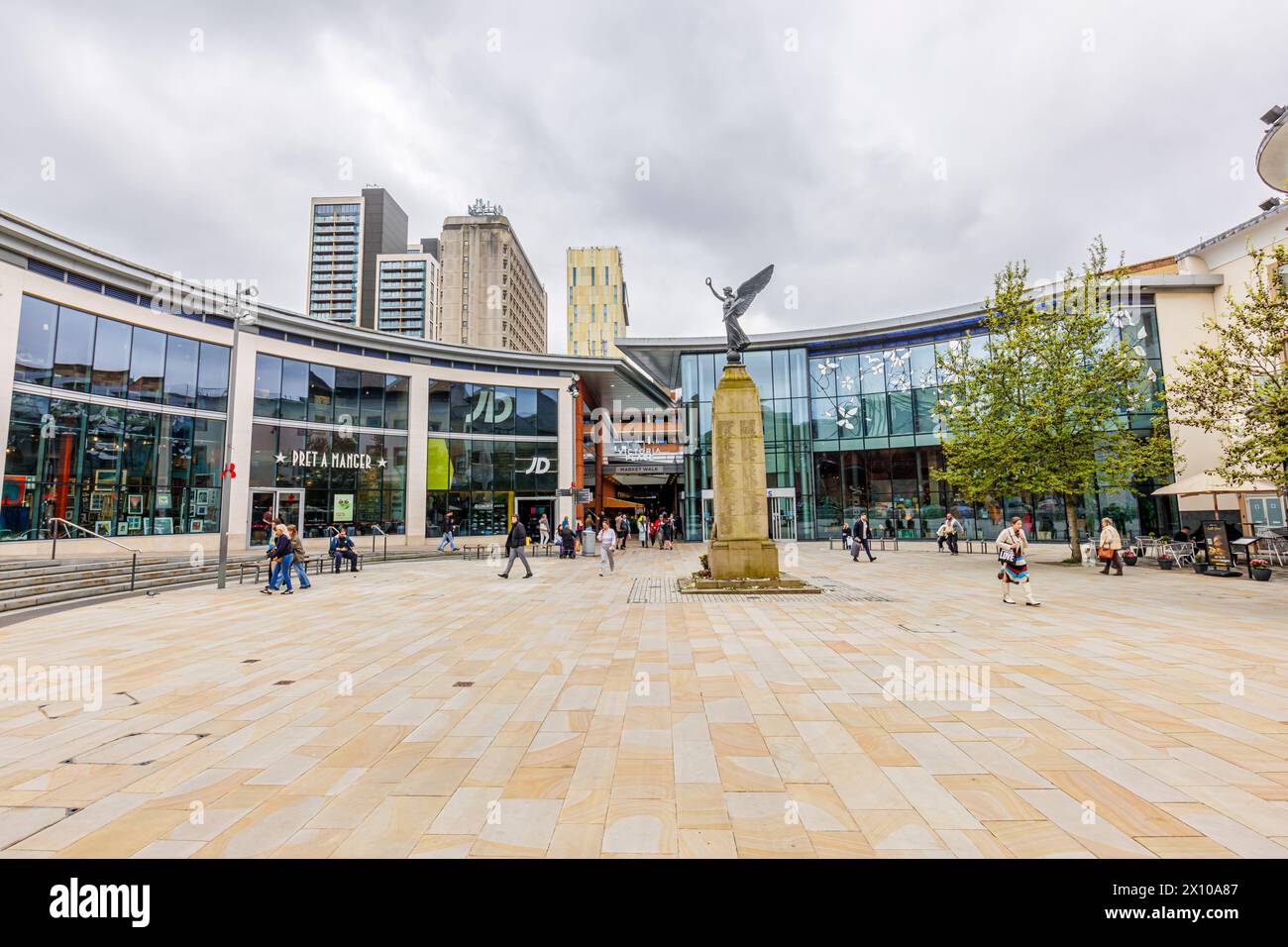Jubilee Square war memorial and the entrance to the Peacocks shopping ...