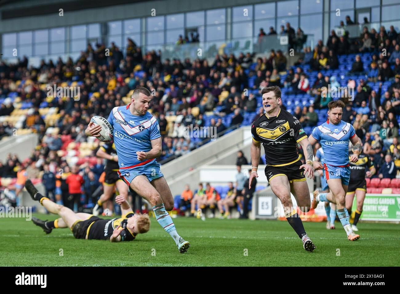 York, England - 14th April 2024 Wakefield Trinity's Max Jowitt breaks ...