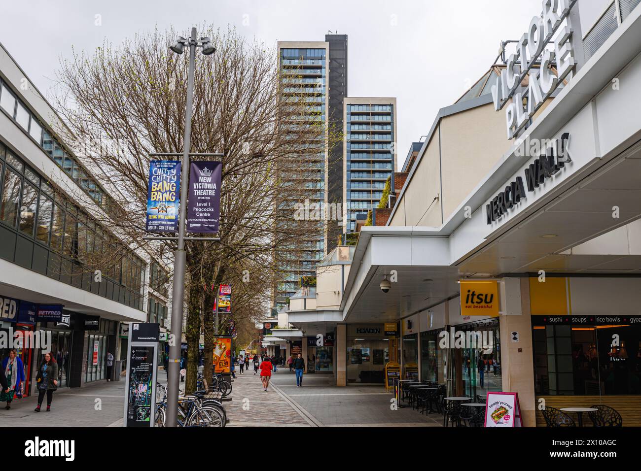 Commercial Way with shops and restaurants in the pedestrianised town ...