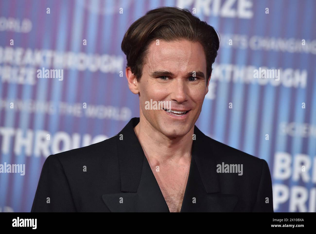 Steve Hackman arrives at the 10th Breakthrough Prize Ceremony on ...
