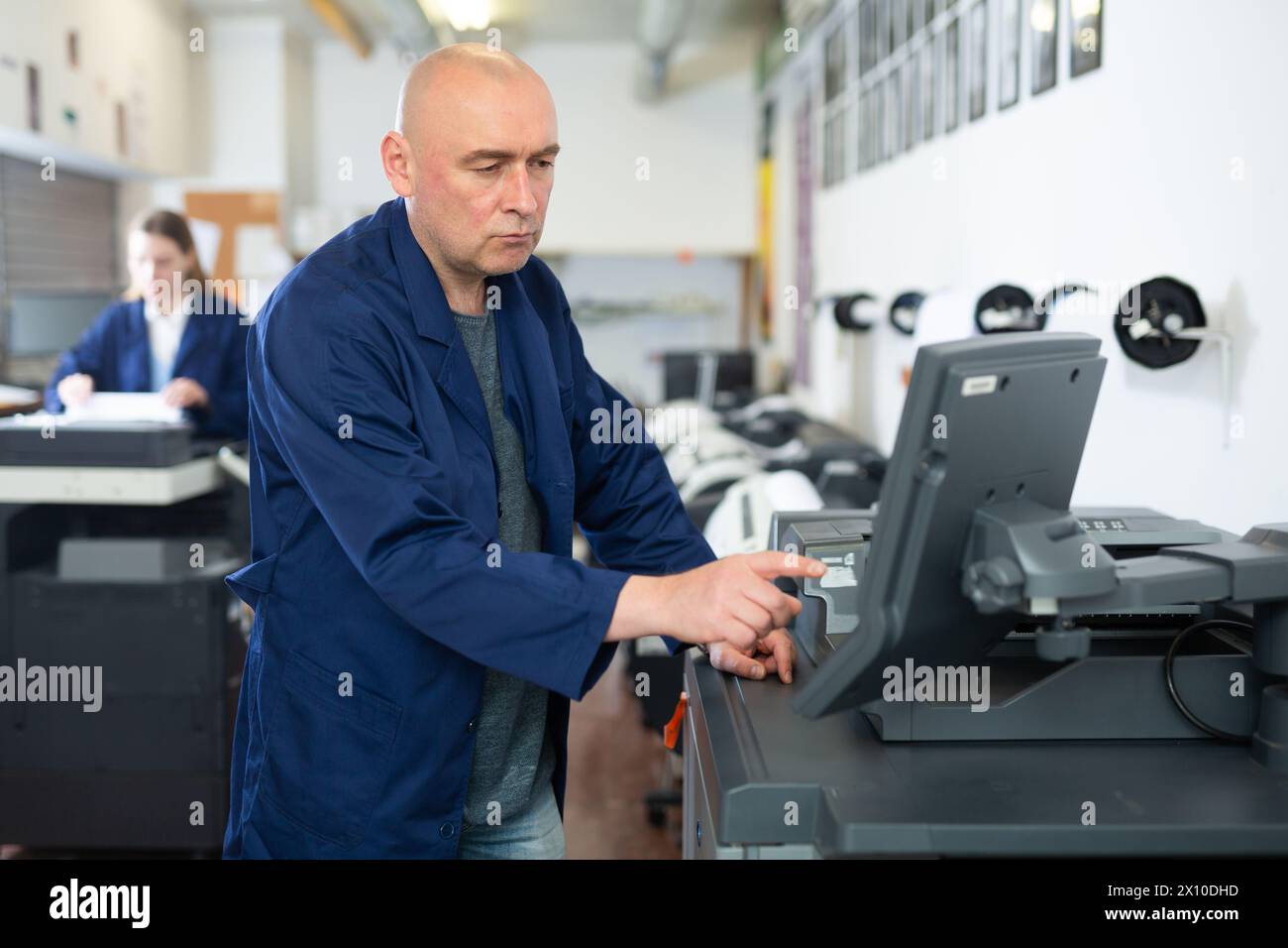 Printer using letterpress hi-res stock photography and images - Alamy
