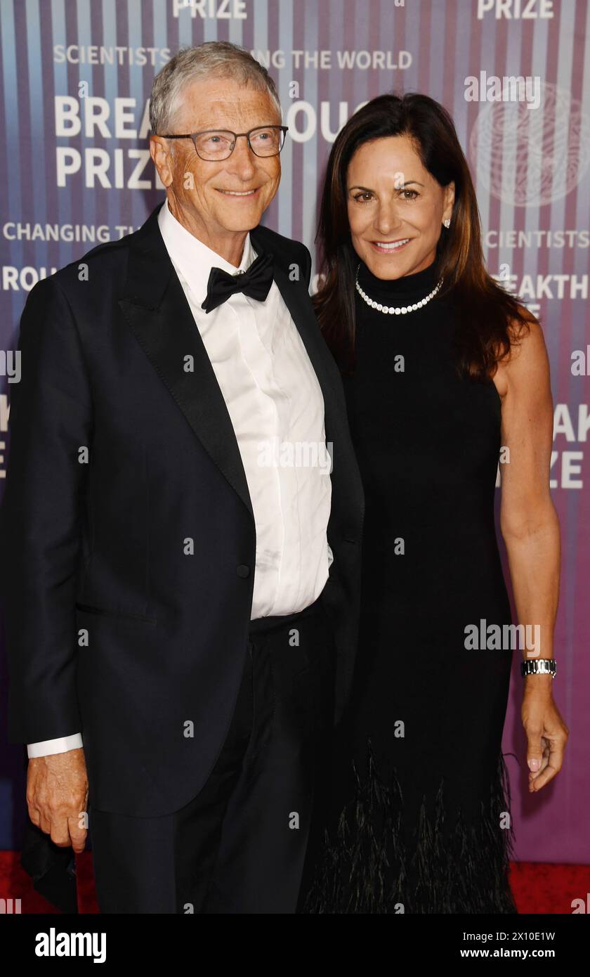 LOS ANGELES, CALIFORNIA - APRIL 13: (L-R) Bill Gates and Paula Hurd ...