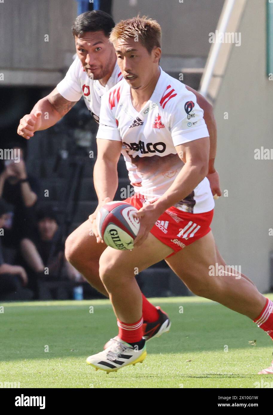 Tokyo, Japan. 14th Apr, 2024. Kobelco Kobe Steelers wing Rakuhei ...