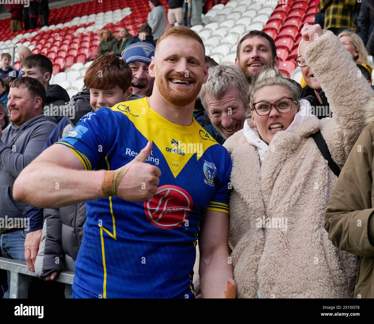 Joe Bullock of Warrington Wolves with the fans after the Betfred ...
