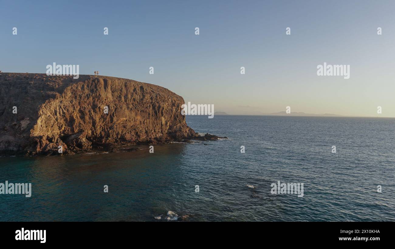 Cliffside silhouette hi-res stock photography and images - Alamy
