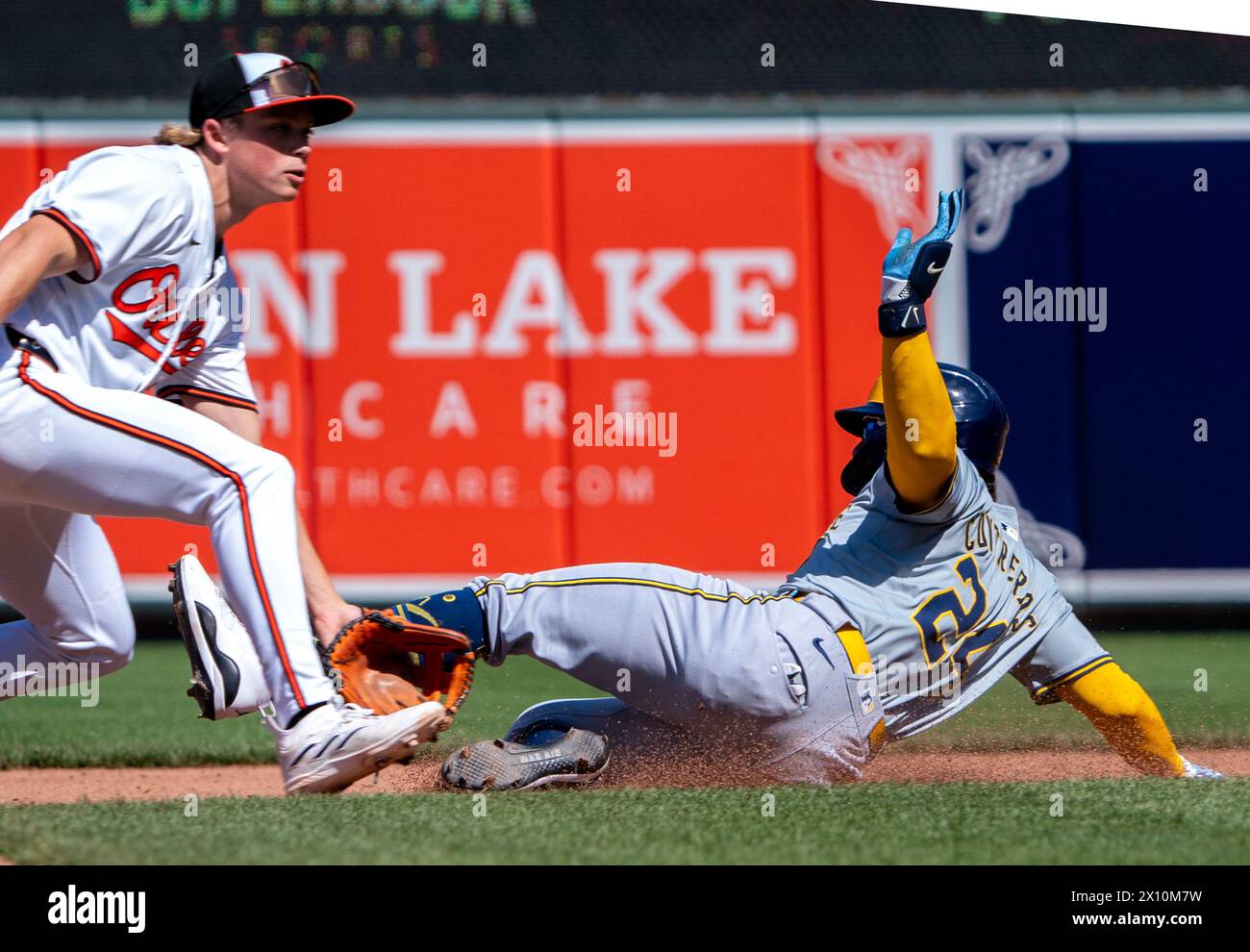 William contreras hi-res stock photography and images - Alamy