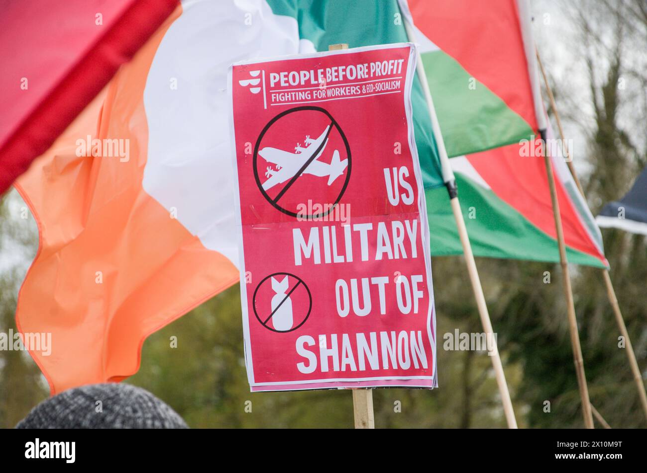 Palestine and Ireland flags at US military out of Shannon Stock Photo ...