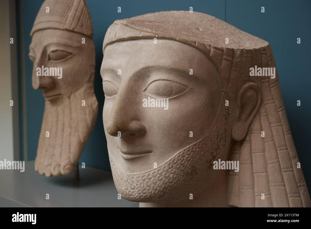 Egyptian-style worshipper, 600-650BC Egyptian-style statues of ...