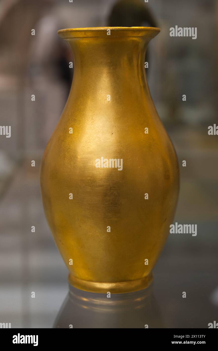 Gold vase inscribed in Latin on the base with its weight Roman, about ...