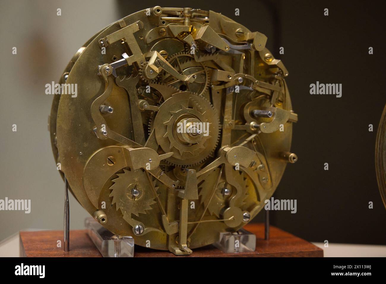 A brass clock mechanism Stock Photo - Alamy